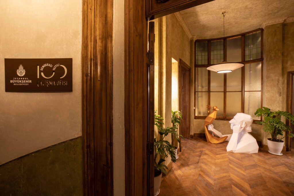 Botter Apartmanı Kapılarını Açıyor