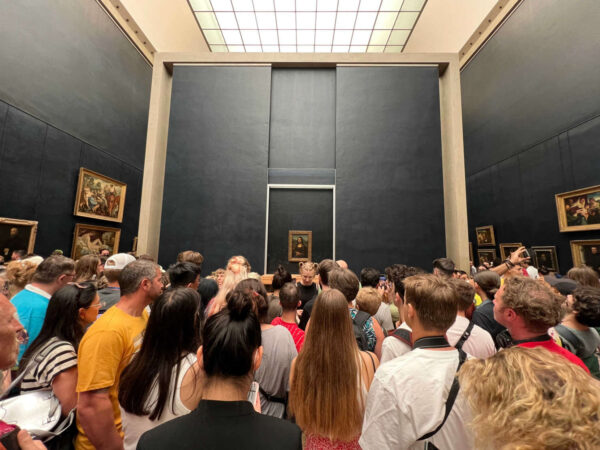 Louvre Considers Moving Mona Lisa