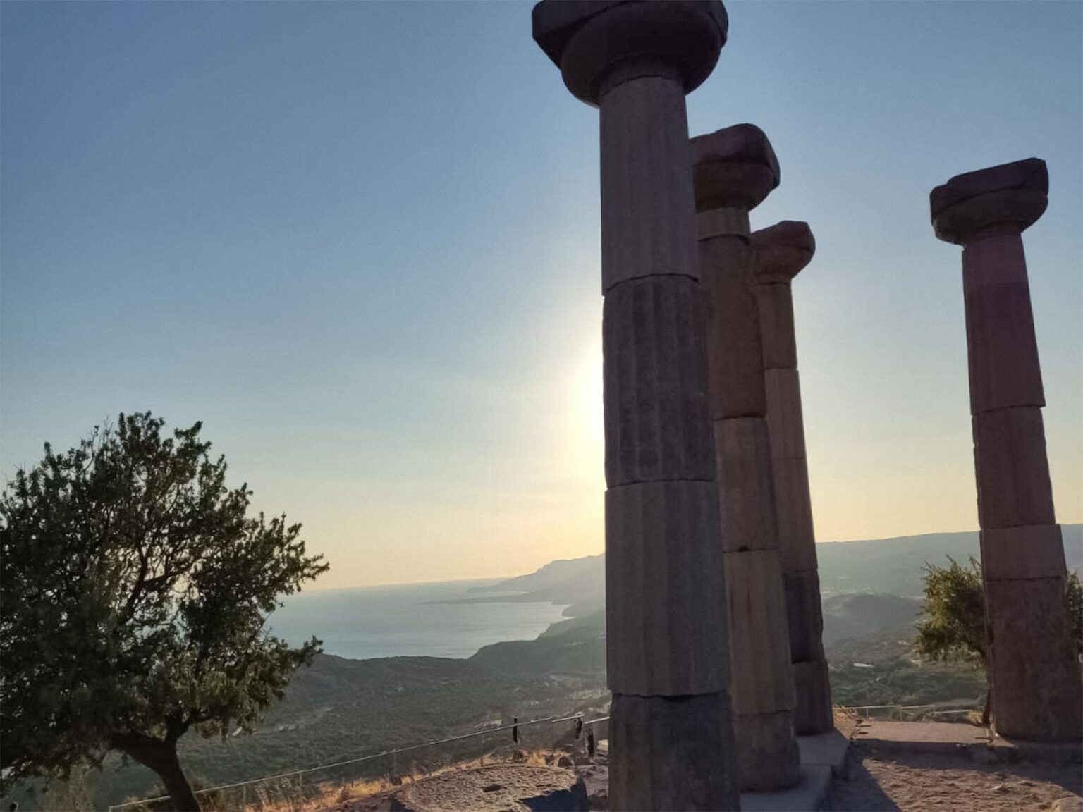 Yangın Assos Antik Kenti'ni Kapattı - ArtDog Istanbul