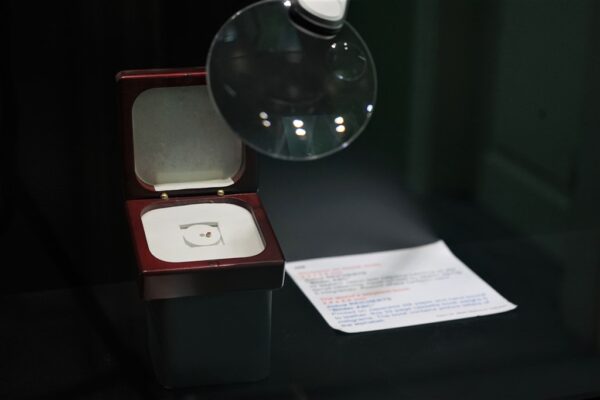 İzmir Museum Unveils World’s Smallest Books - ArtDog Istanbul